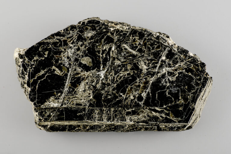 Biotite Mica : Properties, Formation, Ocurrence and Uses - Geology Science