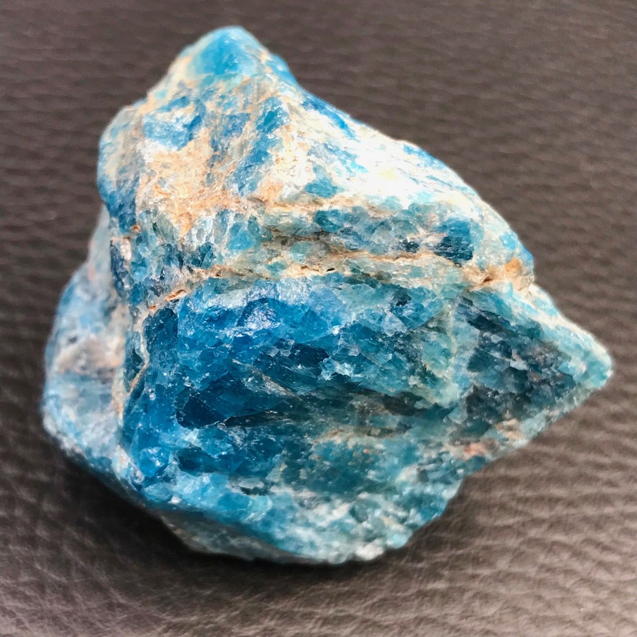 Apatite: Properties, Occurrence, Uses - Geology Science