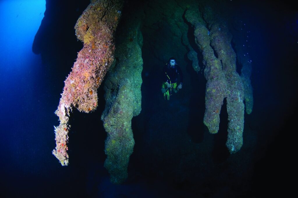 The Great Blue Hole: Geological Formation, Origin, and Diving into ...