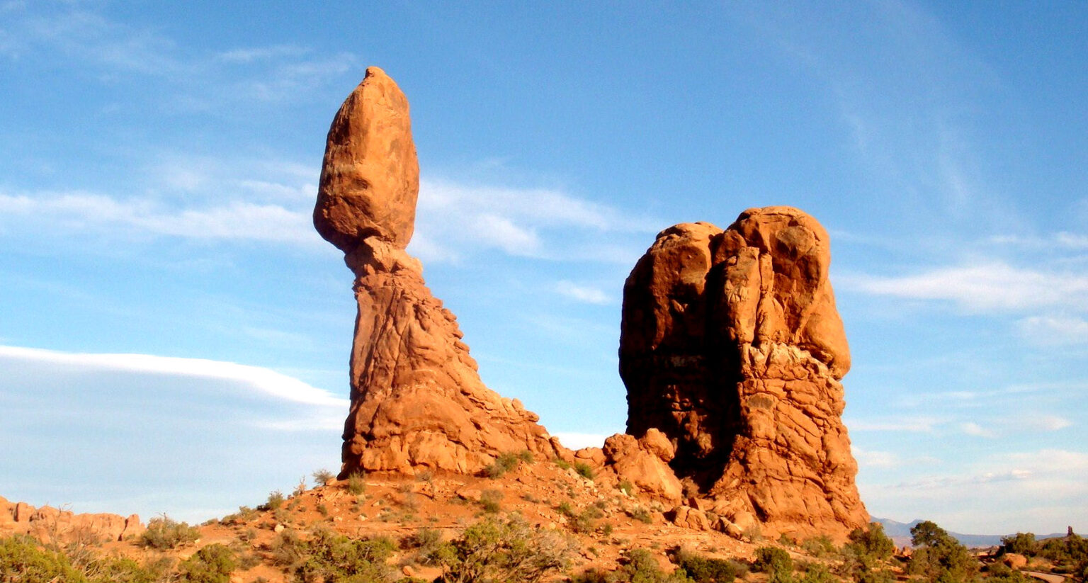 Al Naslaa Rock: Geological Formation, Origin, and Mysterious Split