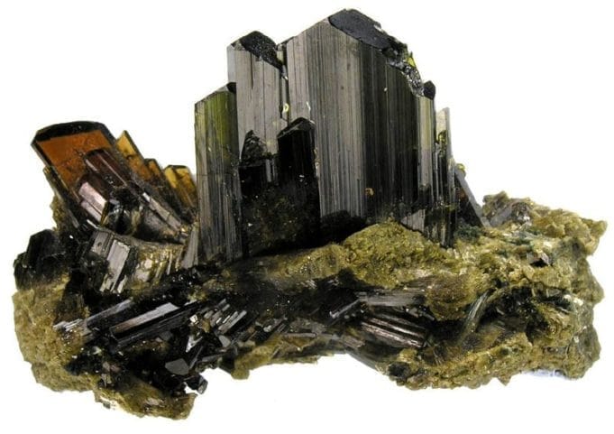 Minerais do grupo do epidoto | Propriedades, ocorrência, usos - Gemstone