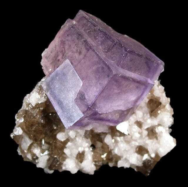 Fluorite (Fluorspar) : Properties, Occurrence, Uses and Deposits
