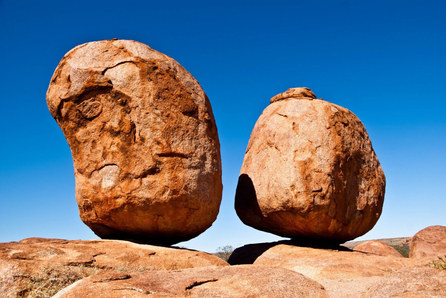 Al Naslaa Rock: Geological Formation, Origin, and Mysterious Split