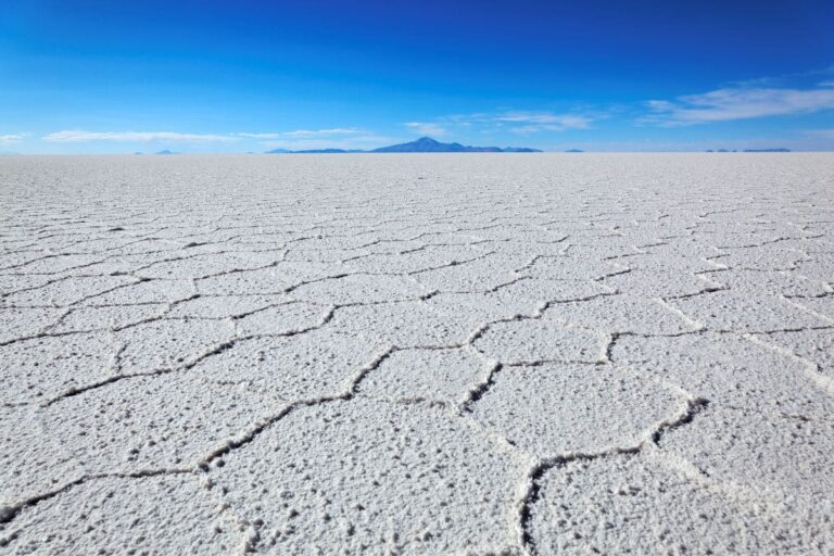Salar de Uyuni: Formation, Geology & The World’s Largest Salt Mirror