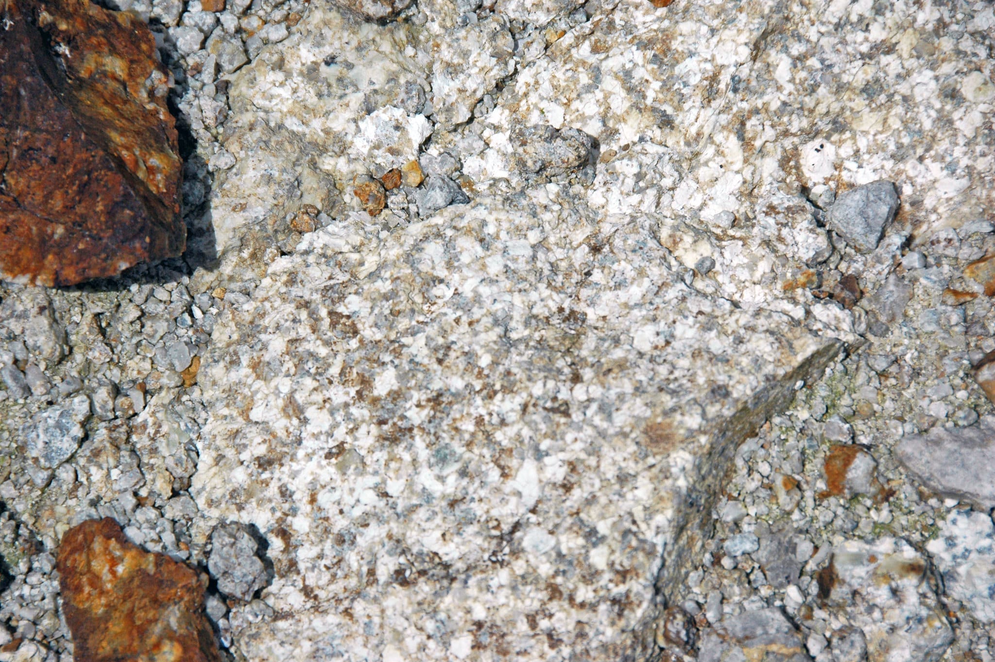 Alteración Hidrotermal y Tipos de Alteración