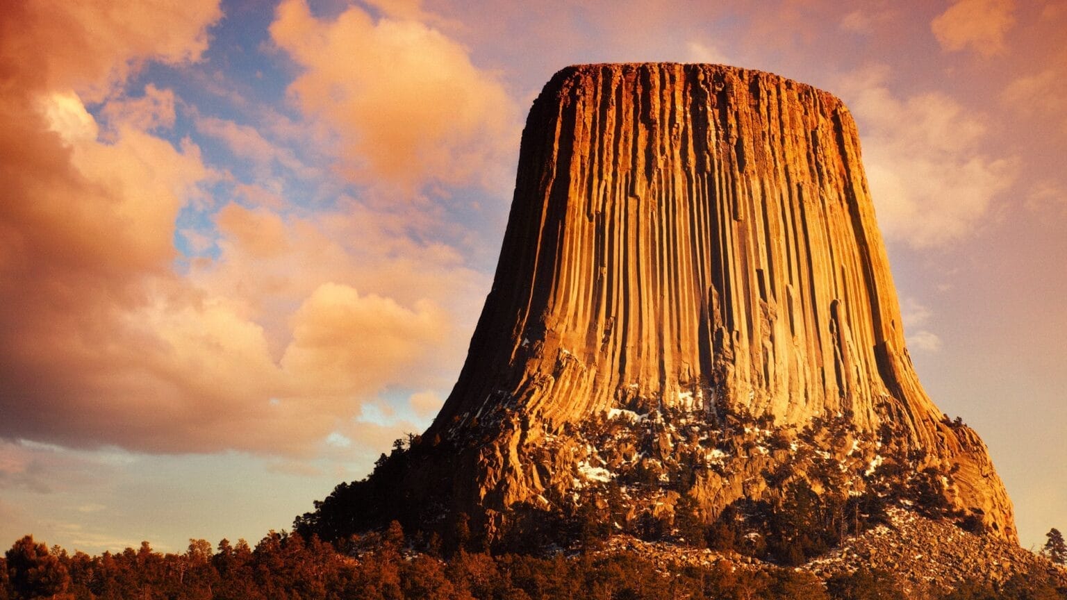 Devil's Tower or Bear Lodge Butte - Geology Science