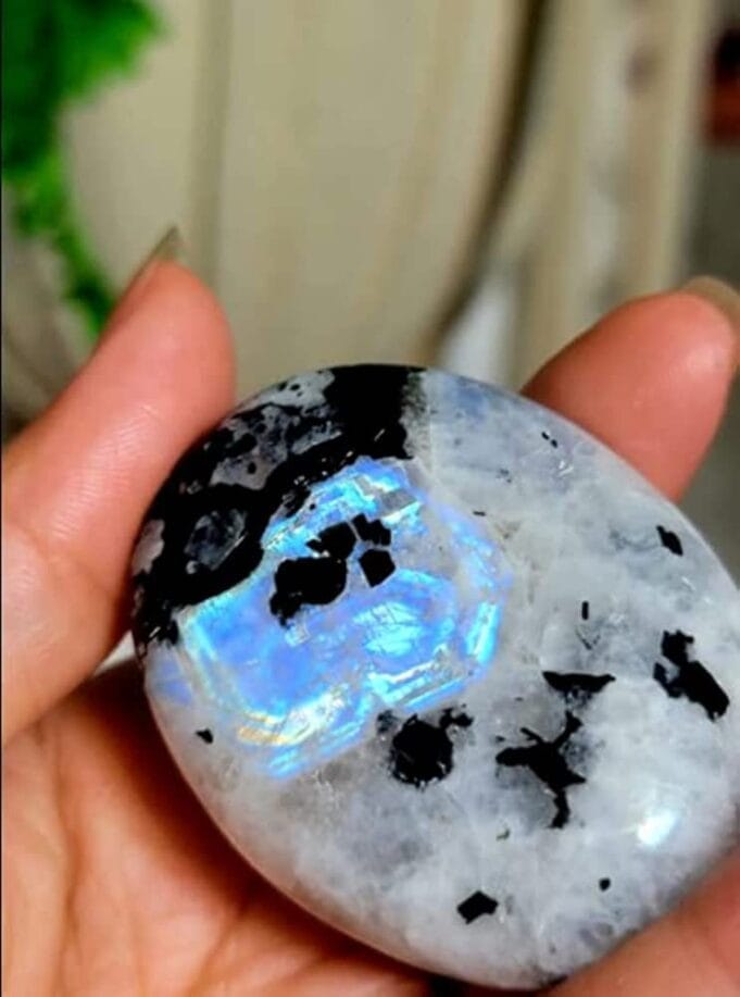 Rainbow Moonstone : Properties, Formation, Uses - Geology Science