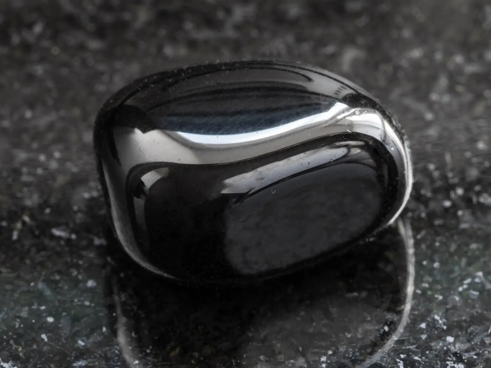 Onyx: Formation, Types, Meaning, Real vs Dyed, and Properties
