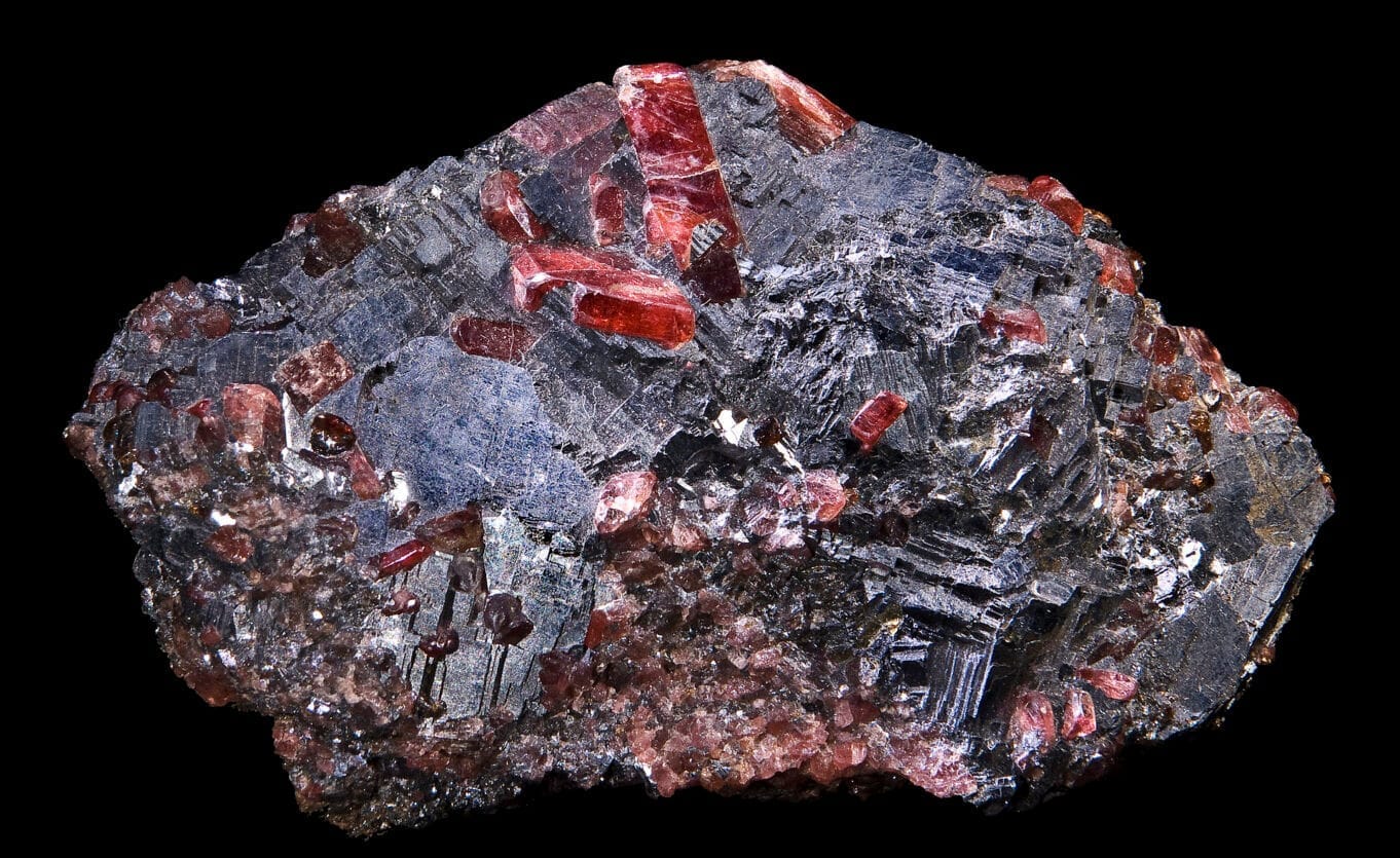 Rhodonite | Properties, Formation, Occurrence - Geology Science