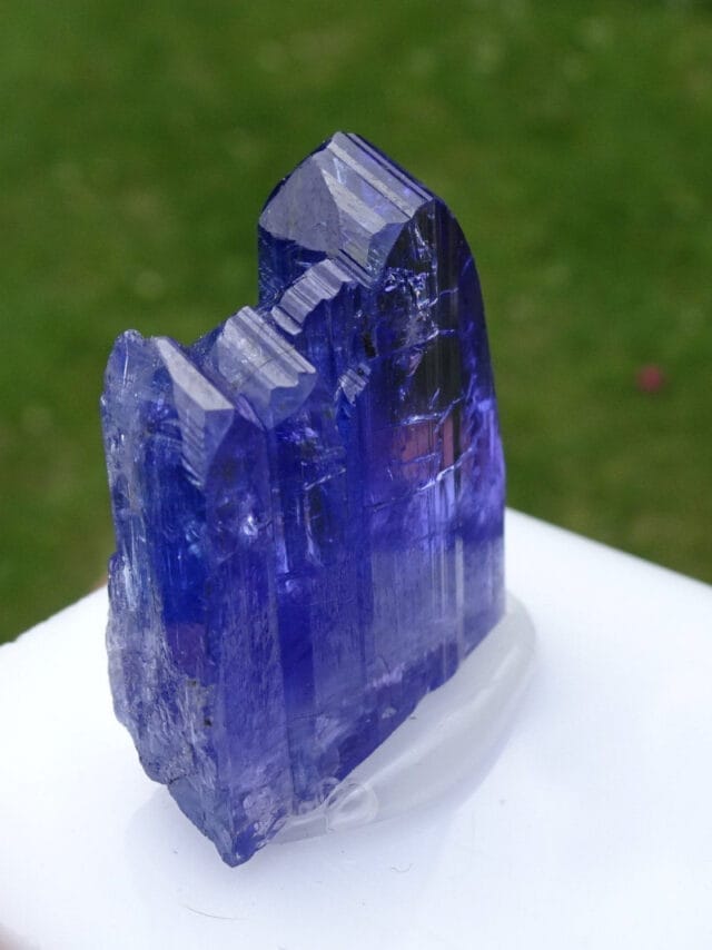 Tanzanite – Properties, Formation, and Uses