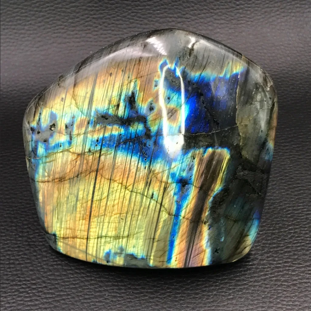 Spectrolite Properties, Formation, Dustribution » Geology Science