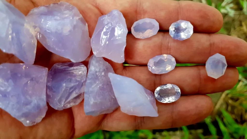 Lavender Quartz : Properties, Formation, Locations » Gemstone