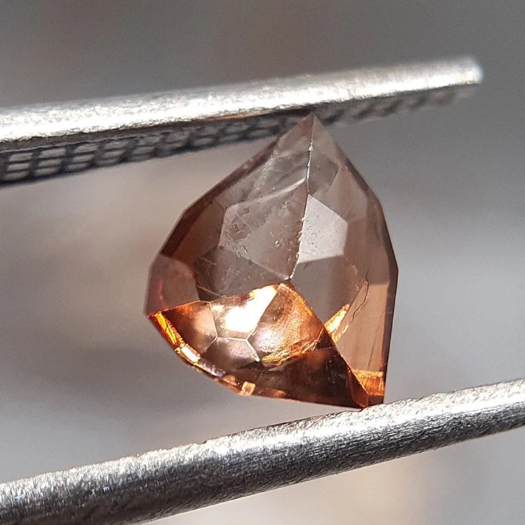 Jacinth (Zircon) : Properties, Occurrence, Uses, Deposits » Geology Science