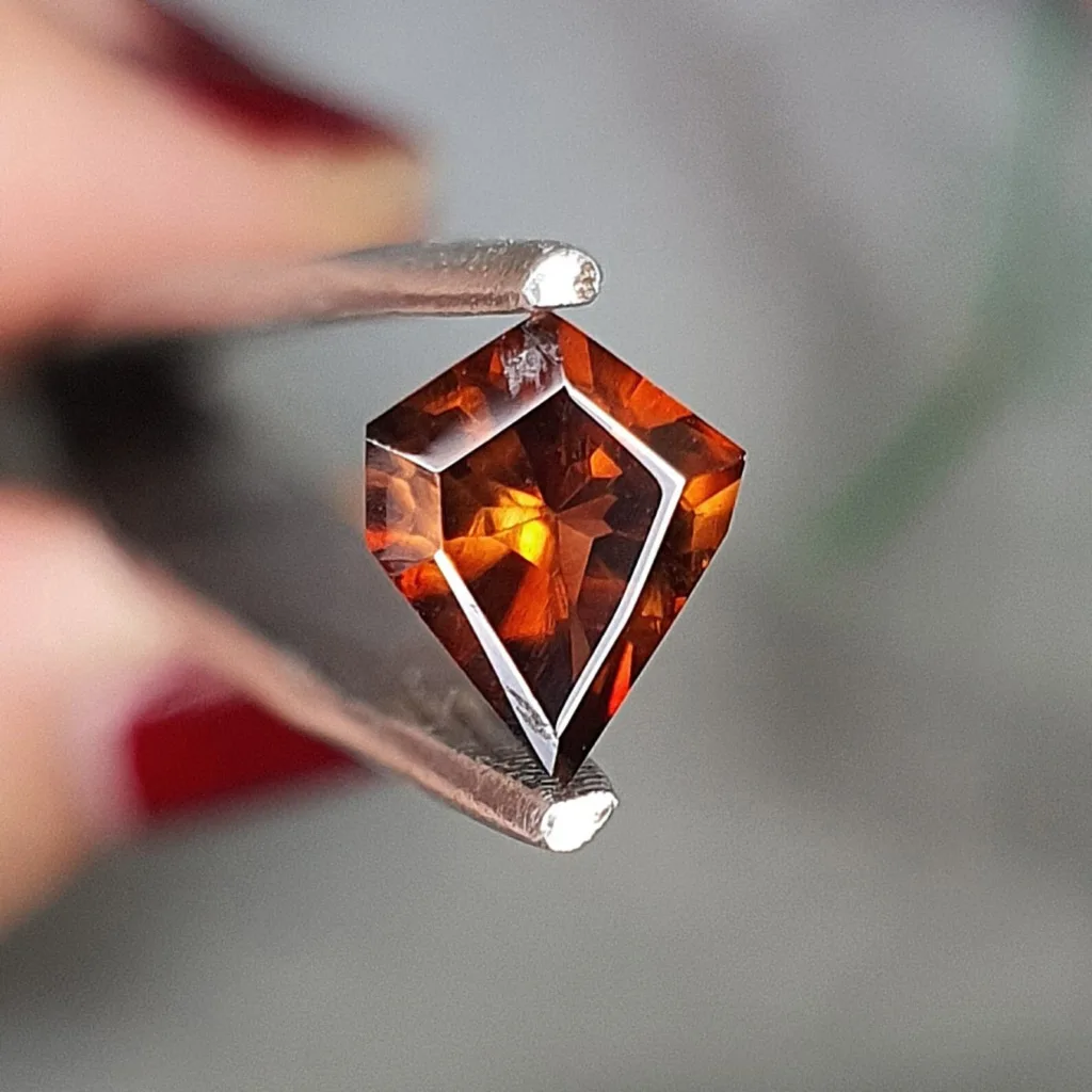 Jacinth (Zircon) : Properties, Occurrence, Uses, Deposits » Geology Science