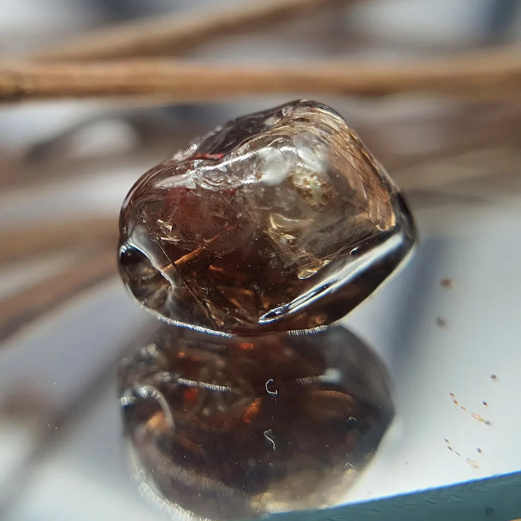 Jacinth (Zircon) : Properties, Occurrence, Uses, Deposits » Geology Science