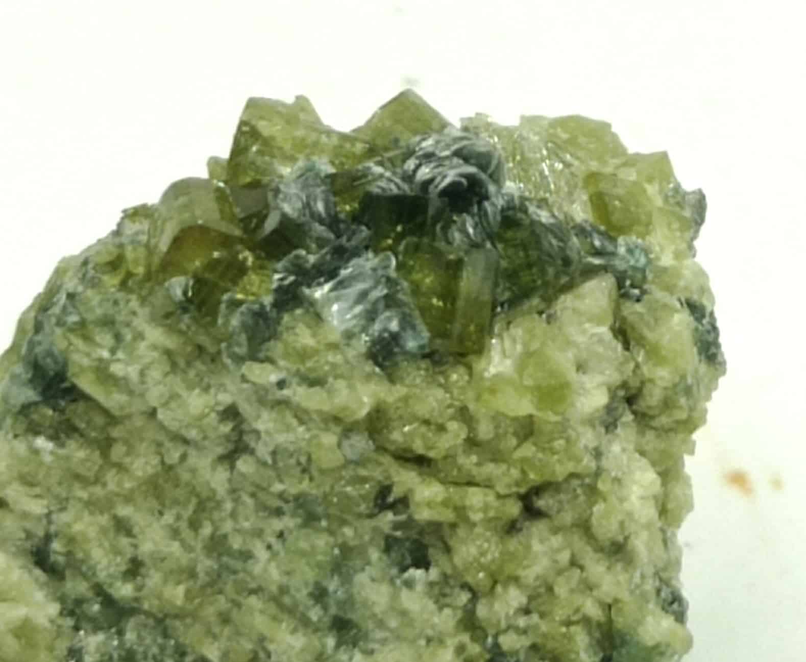 Vesuvianite (Idocrase) : Properties, Formation, Uses, Deposits ...