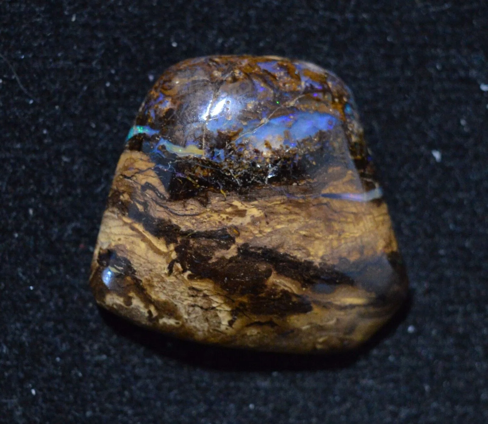 What is Boulder Opal? Discovery, Properties, and Origins - Geology Science
