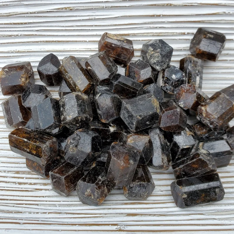 Dravite (Brown Tourmaline) : Properties, Occurrence, Locations ...