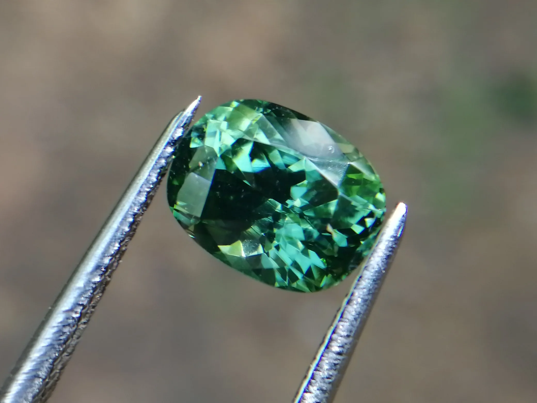 Green Zircon : Properties, Occurrence, Uses » Geology Science