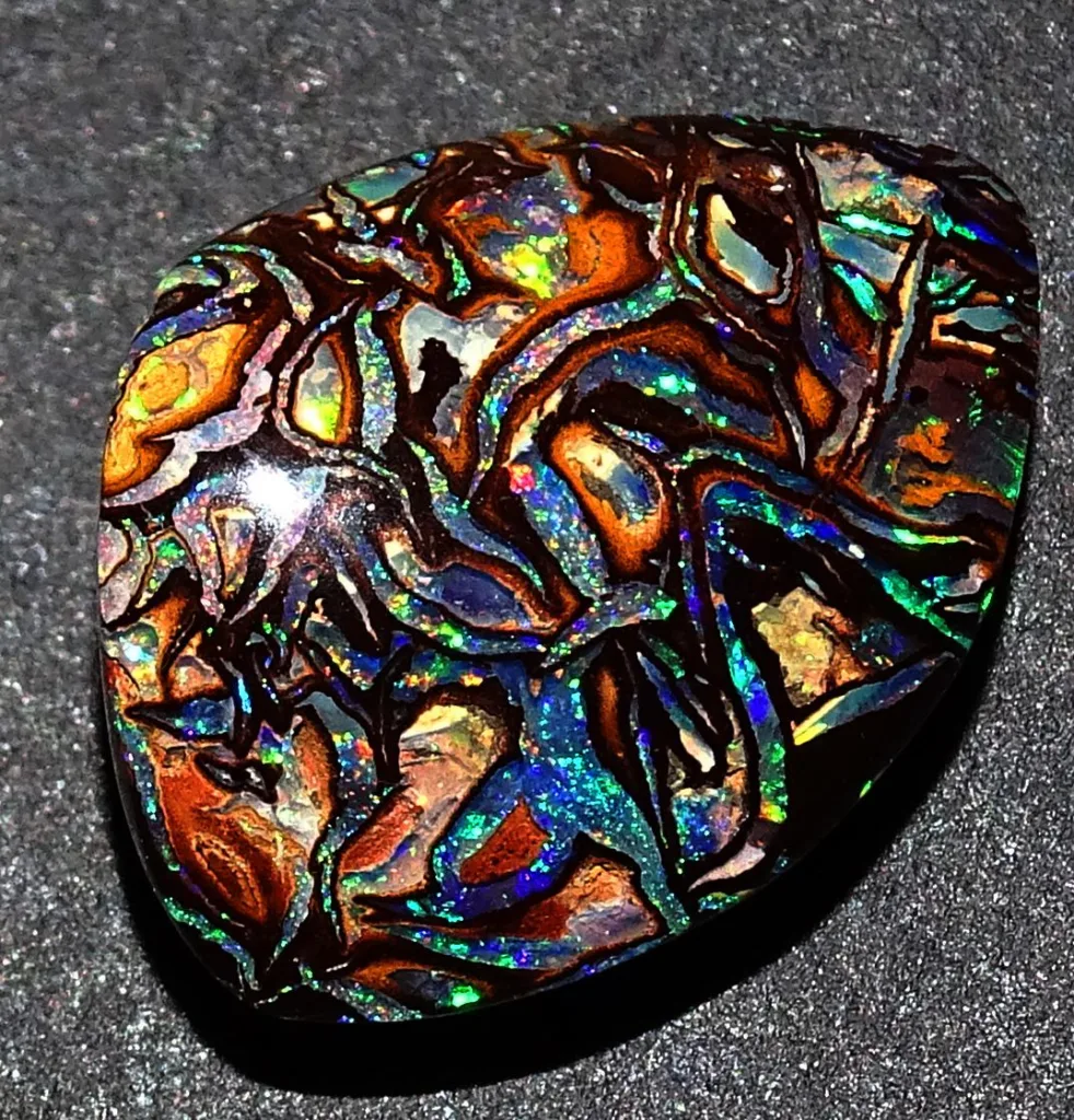 Koroit Opal : Properties, Formation, Occurrence - Geology Science