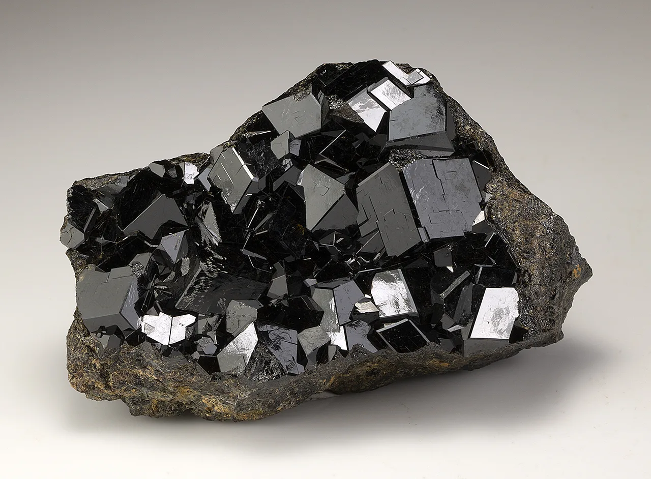 Melanite : Properties, Formation, Locations » Geology Science