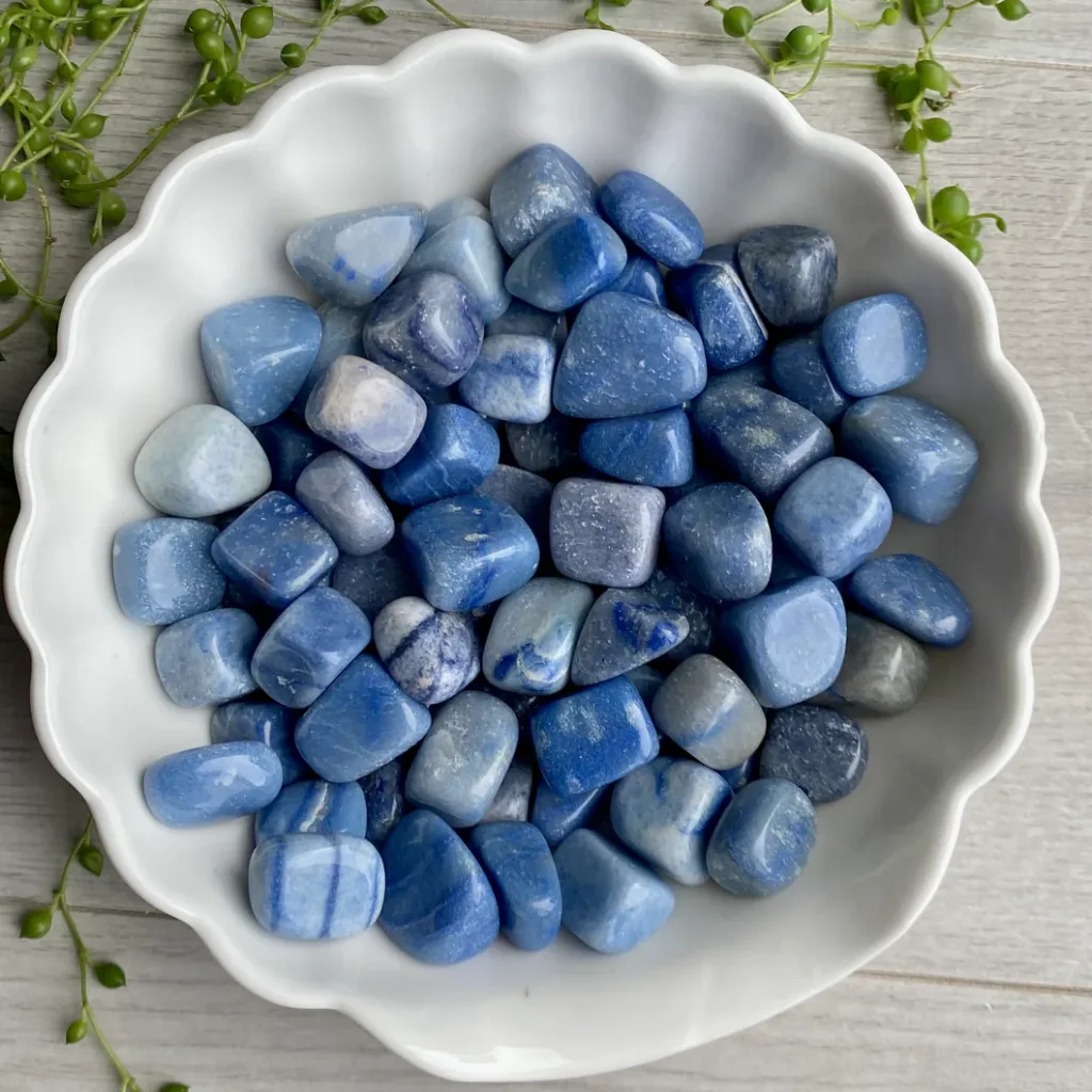 Blauer Aventurin: Eigenschaften, Entstehung, Standorte » Geologie ...