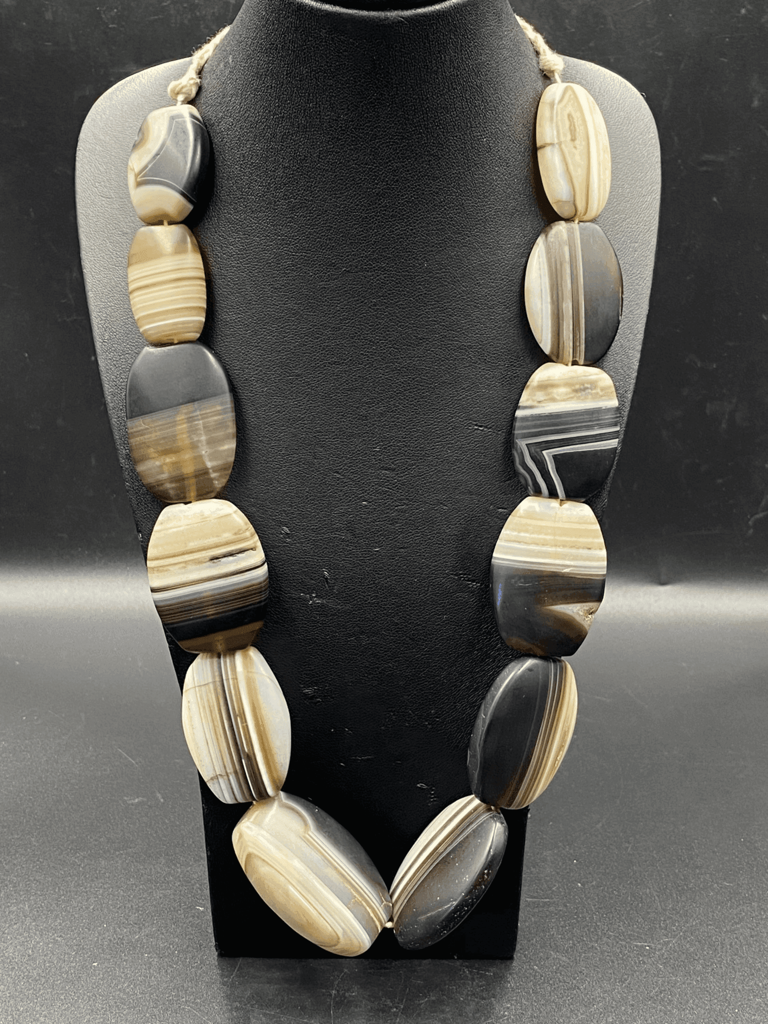 Suleiman Agate : Properties, Formation, Locations - Geology Science