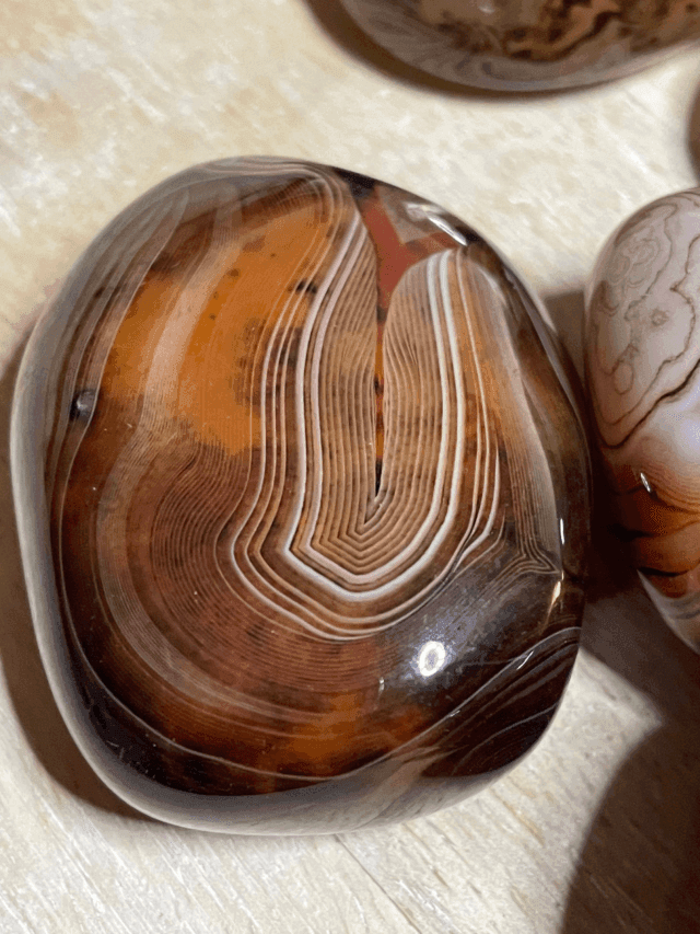 Banded Agate : Properties, Formation, Uses, Locations - Geology Science