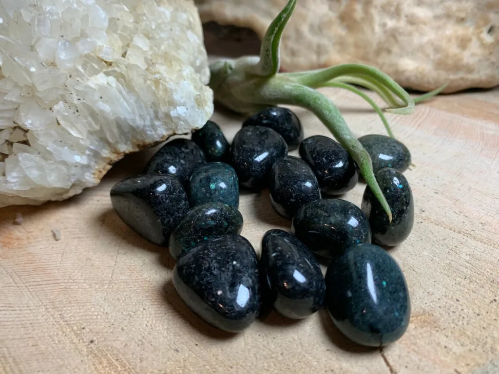 Galaxyite (Galaxite) Stone : Properties, Formation, Uses » Geology Science