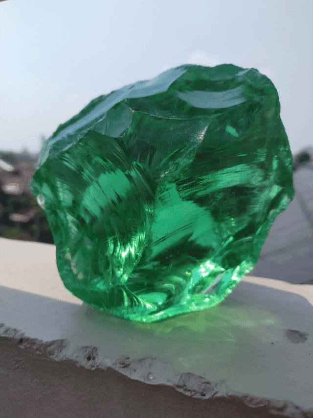 What Is Andara Glass? Science, Myths, Colors & Origin