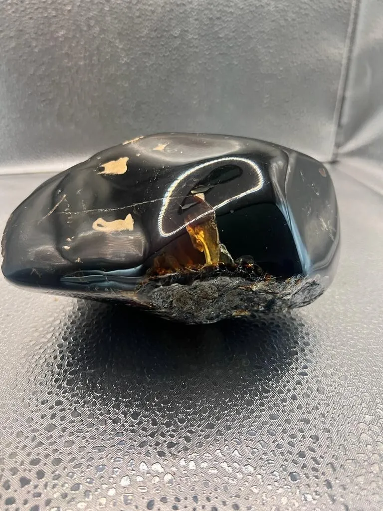 Black Amber (Jet) : Formation, Properties, Uses, Locations » Geology Science