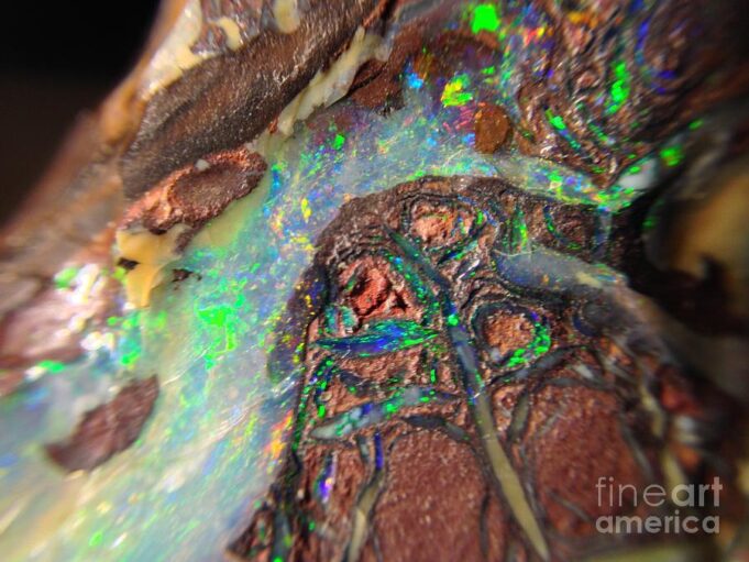 Yowah Opal: Formation, Geology, Patterns and Unique Matrix