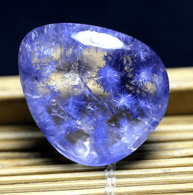 Dumortierite Quartz : Properties, Formation, Uses, Locations - Geology ...