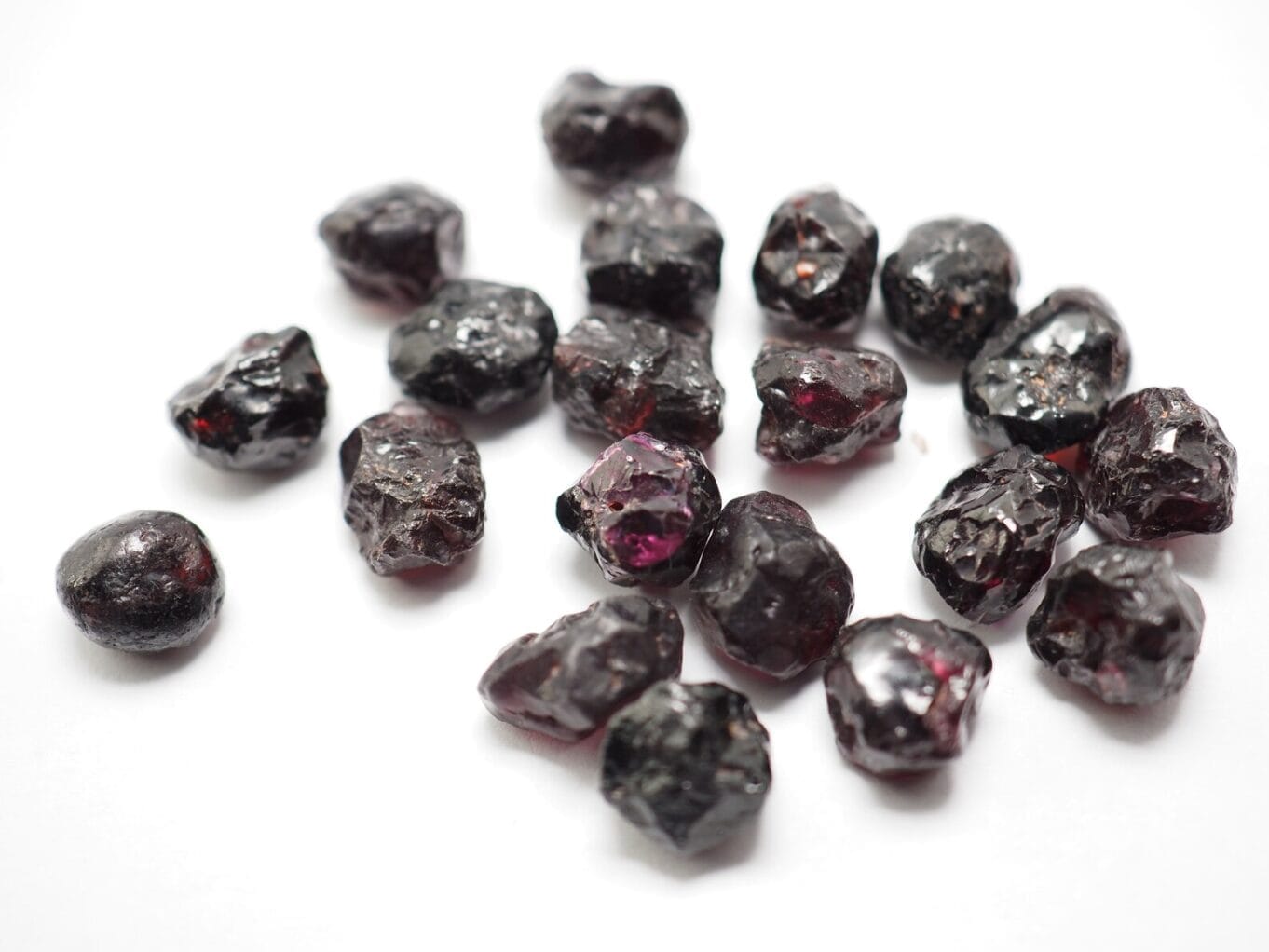 Ant Hill Garnet : Properties, Formation, Uses - Geology Science