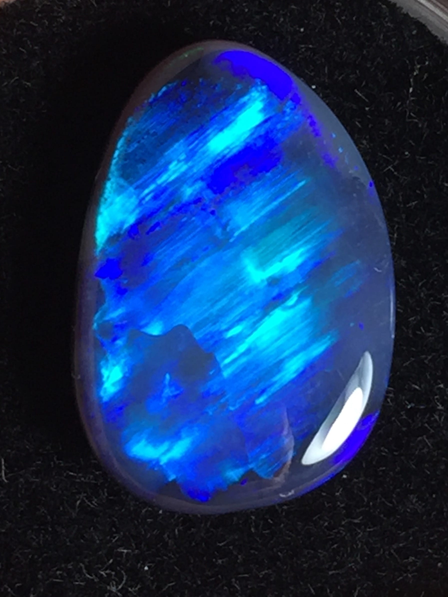 Broadflash Opal : Properties, Uses, Locations - Geology Science