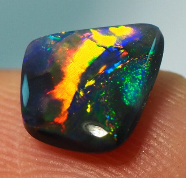 Broadflash Opal : Properties, Uses, Locations - Geology Science
