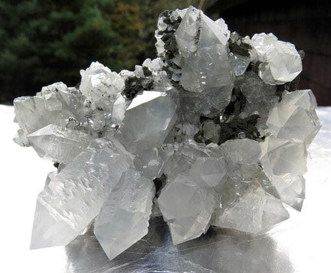 Quartz Mineral: Formation, Properties, Uses & Crystal Varieties