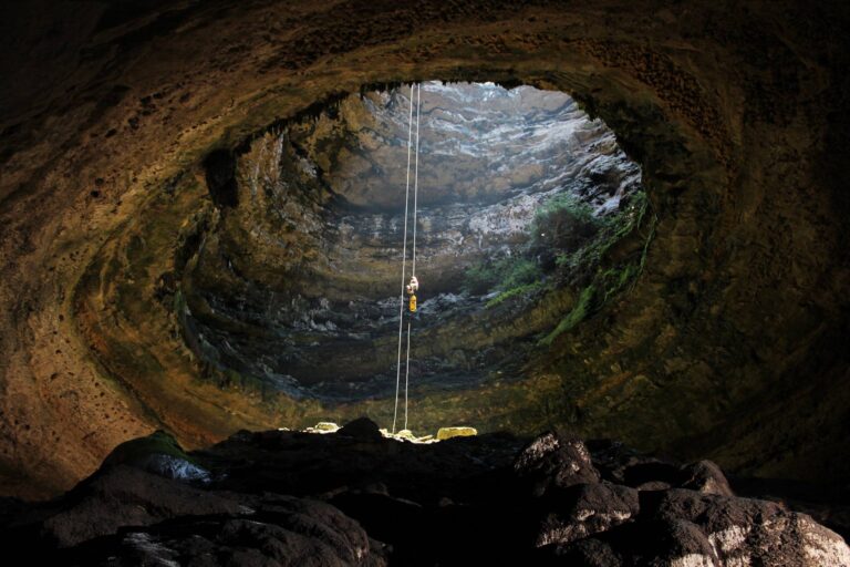 World's Largest and Deepest Sinkholes - Geology Science