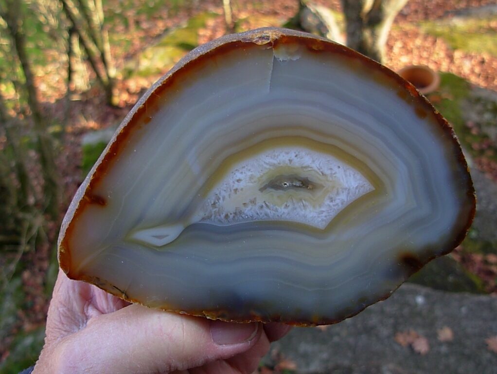 Fortification Agate : Properties, Uses, Localities - Geology Science