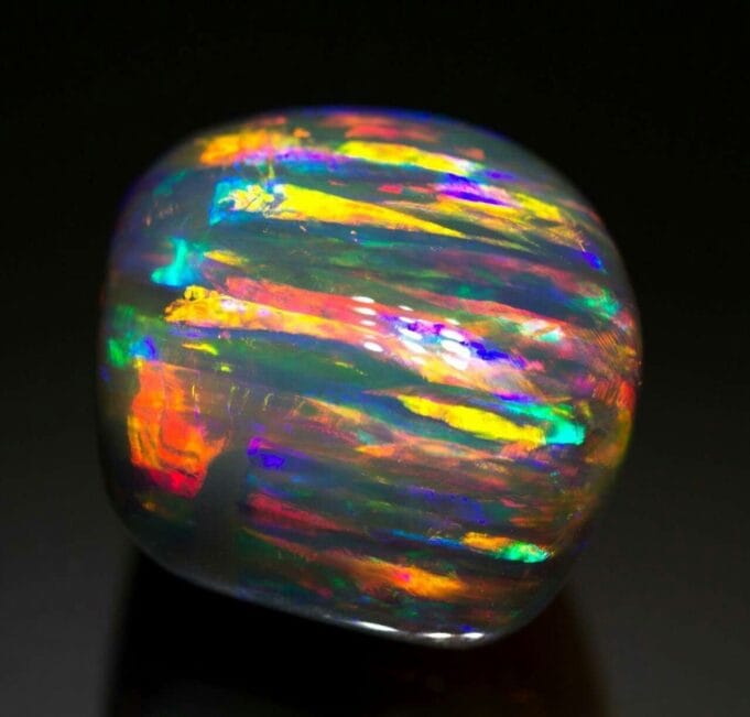 Rainbow Opals : Properties, Formation, Localities - Geology Science