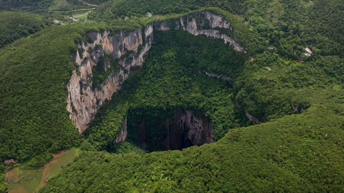 World's Largest and Deepest Sinkholes - Geology Science
