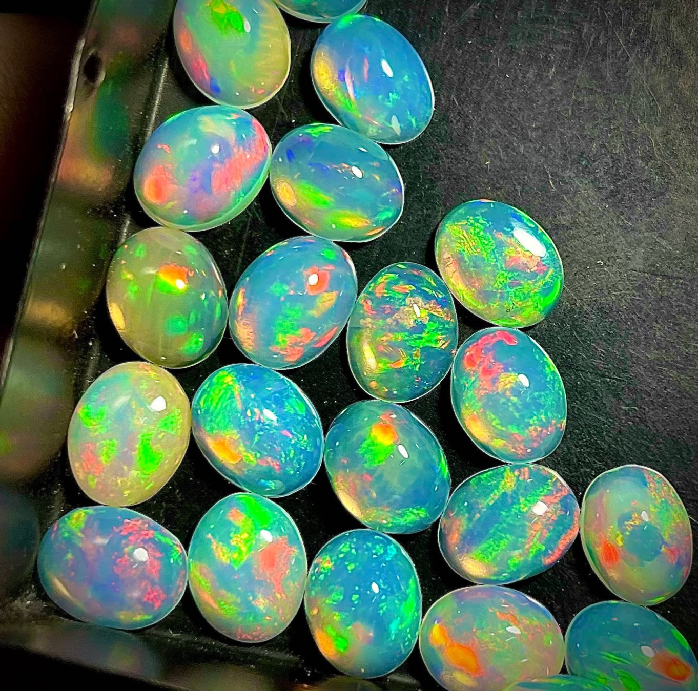 Rainbow Opals : Properties, Formation, Localities - Geology Science