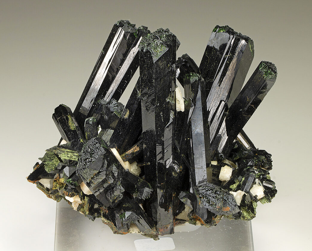 Aegirine : Properties, Formation, Uses » Geology Science