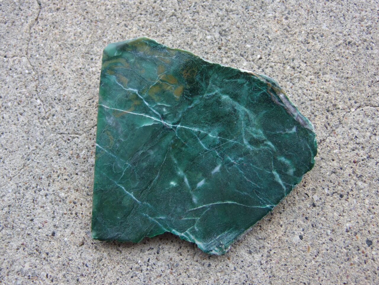 Verdite : Properties, Formation, Uses - Geology Science