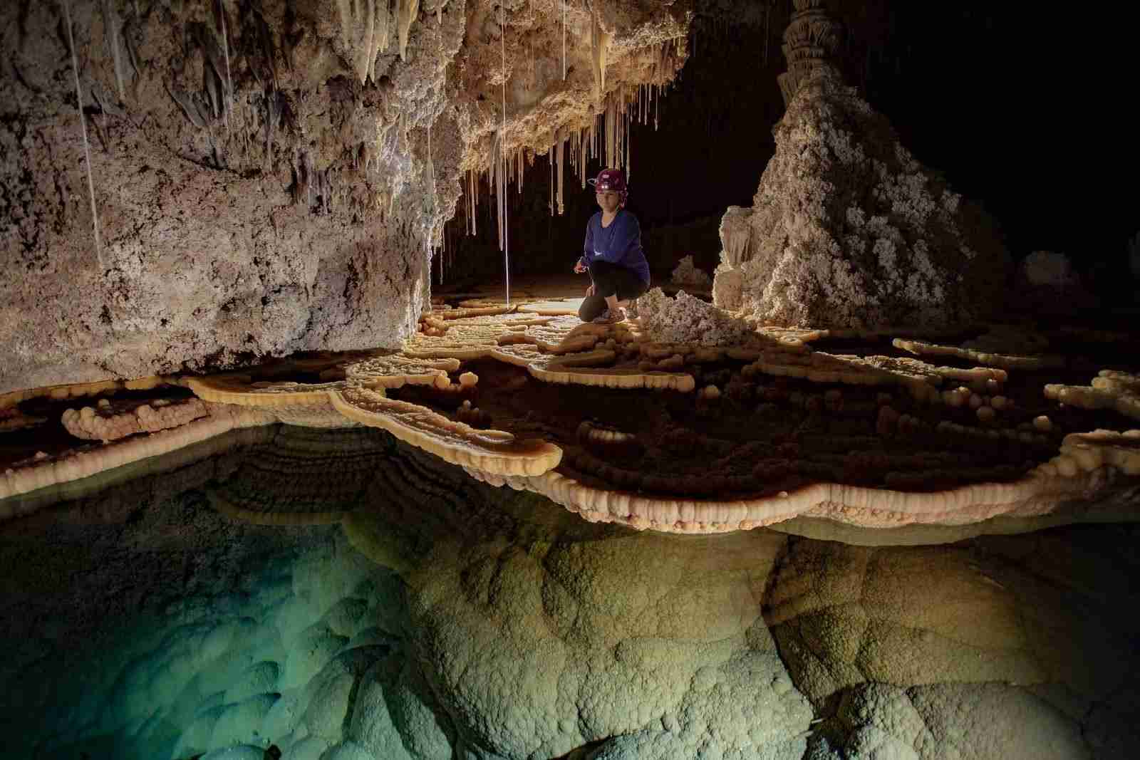 Lechuguilla Cave: Sulfuric Acid Speleogenesis and Unique Formations ...
