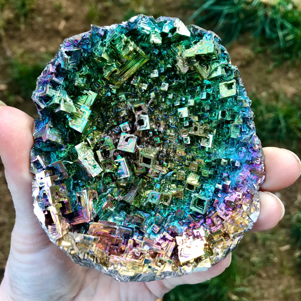 Cristaux de bismuth : le métal arc-en-ciel – Quand l'art rencontre la science » Géologie Science