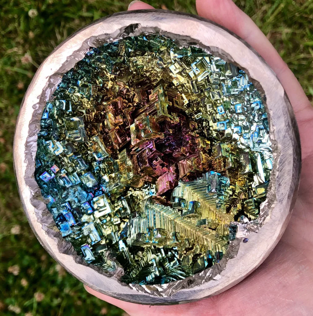 Cristaux de bismuth : le métal arc-en-ciel – Quand l'art rencontre la science » Géologie Science