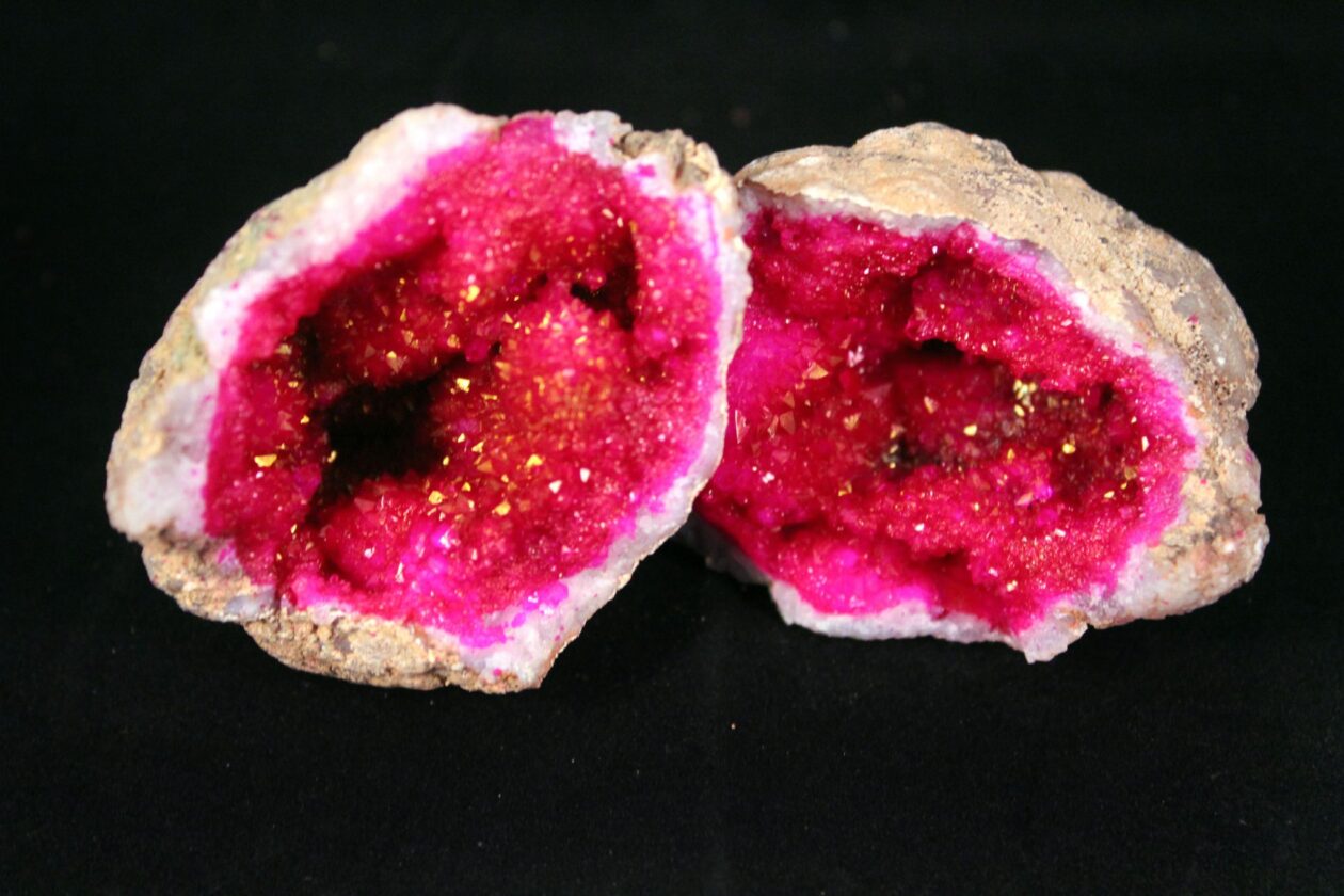 Geodes: Nature’s Hidden Treasure Chests – How They Form » Geology Science