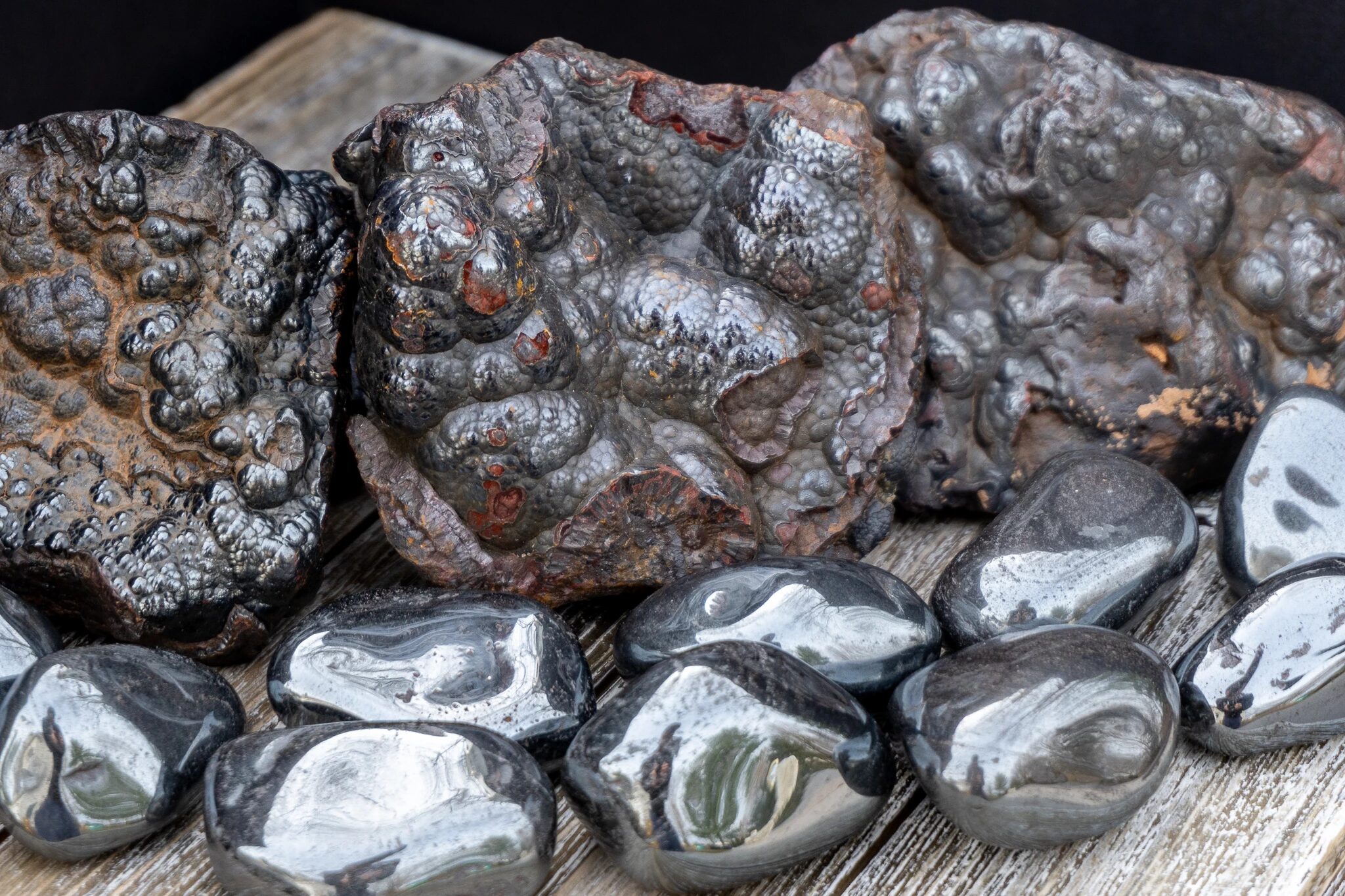 Hematita: La Piedra de Sangre: Sus Orígenes Geológicos y su Importancia ...