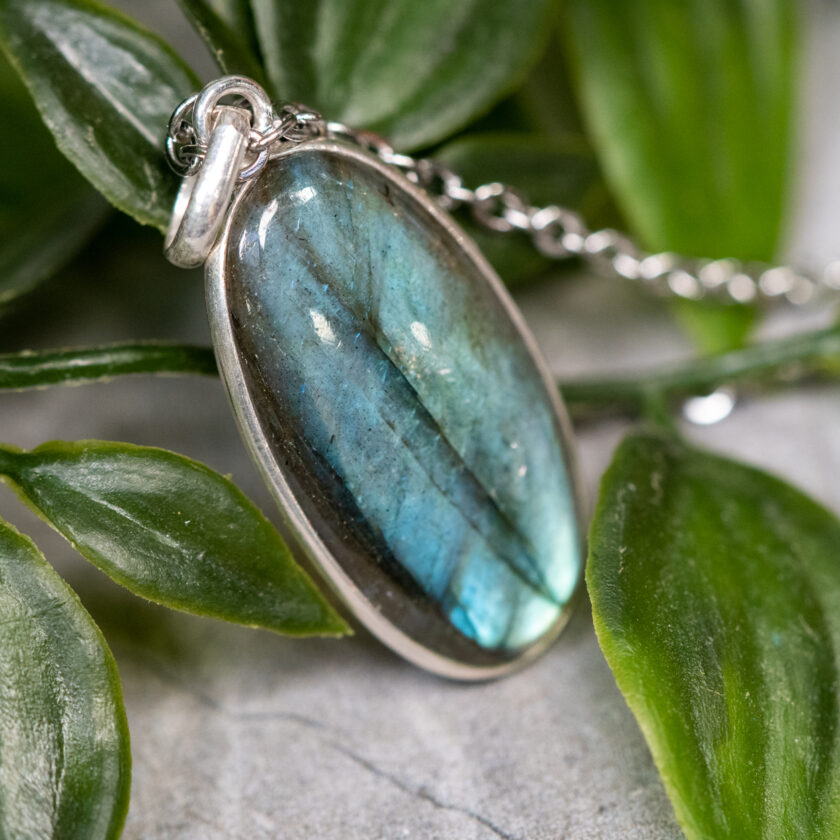 Labradorite: The Mystical Stone of Northern Lights – Uses and Lore ...